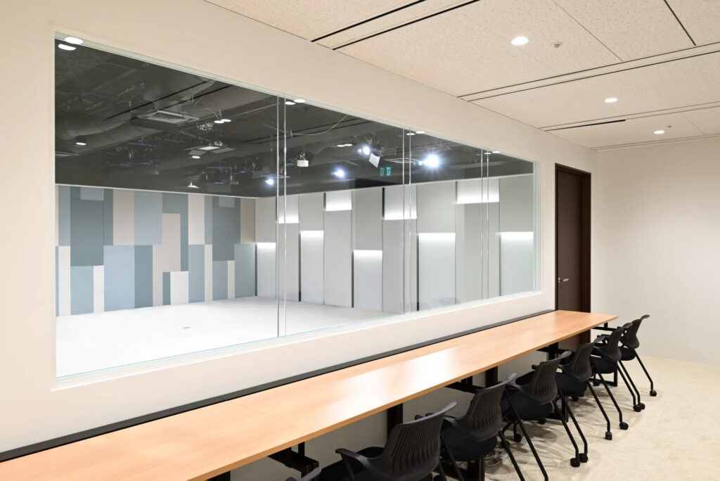 おしゃれで広々としたスタジオ - 東京 渋谷の配信スタジオ「PLAY STUDIO」